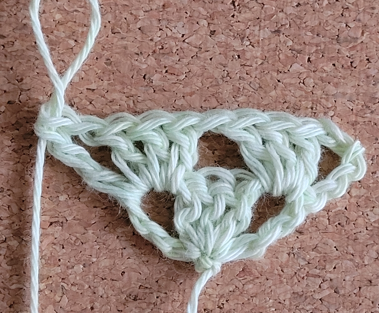 Einfaches Dreieckstuch selber häkeln - Crochetta Strick- und Häkeldesign