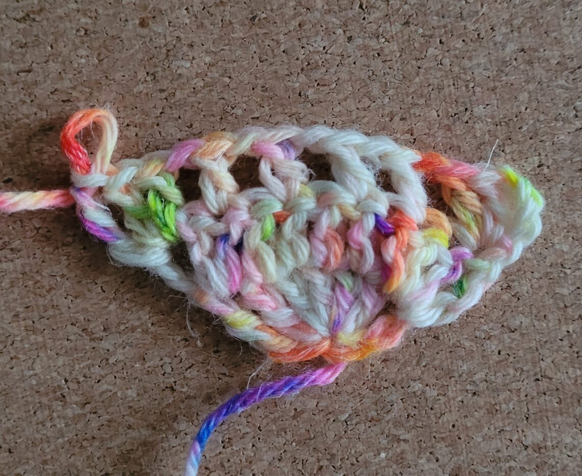 Einfaches Lochmustertuch häkeln - Crochetta Strick- und Häkeldesign